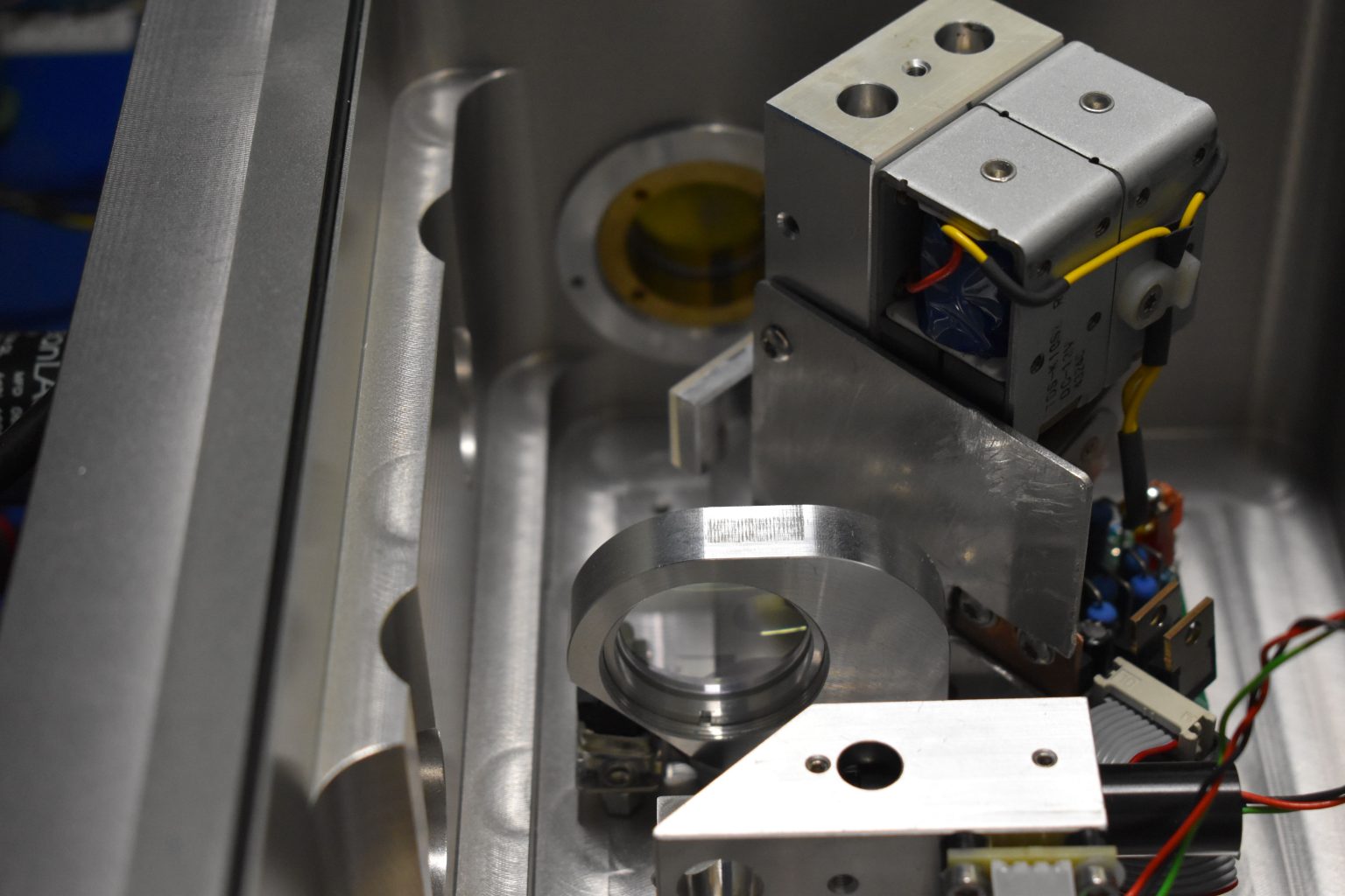 Beam Switch: Two Optics, One Resonator - Adapt Laser