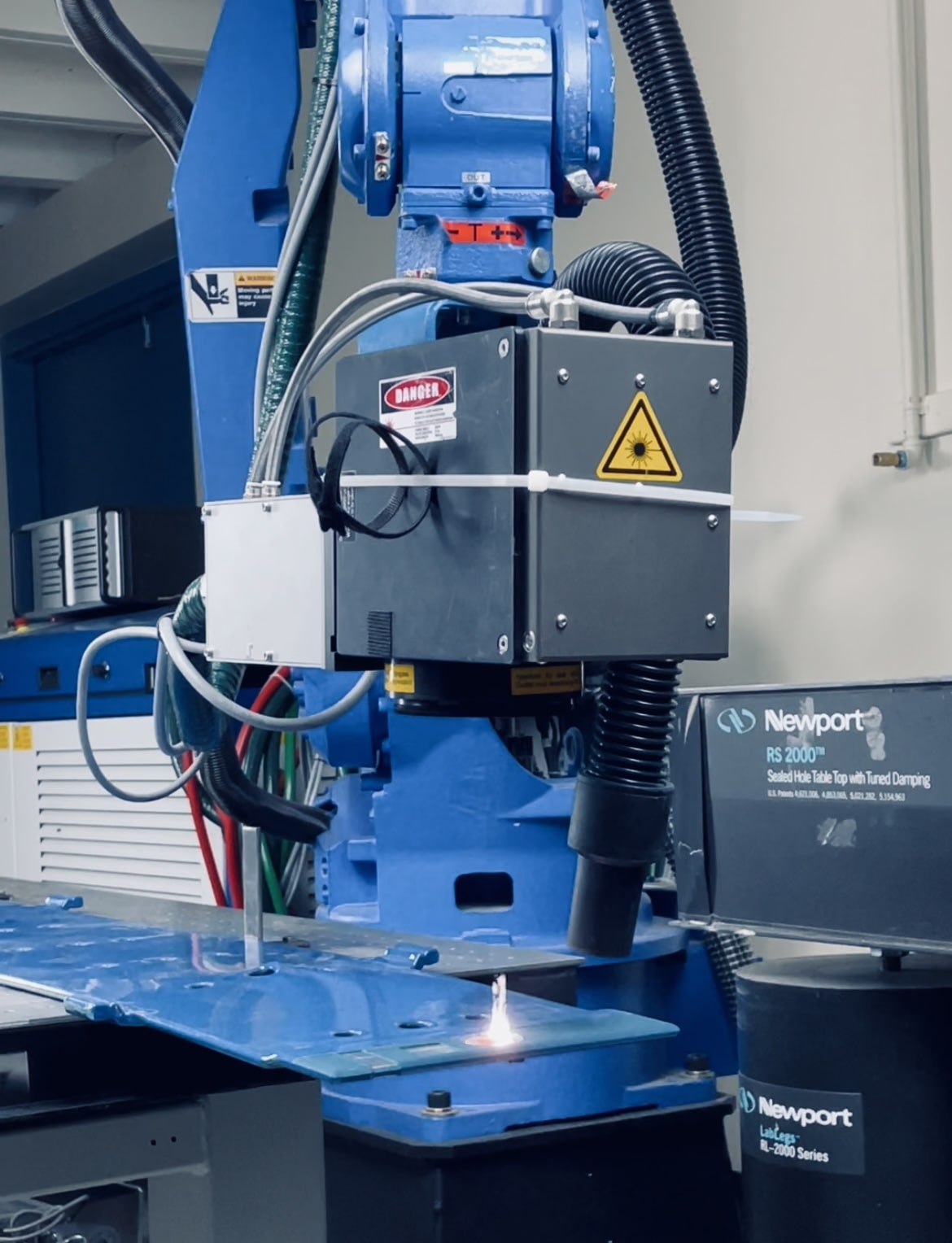 Beam Switch: Two Optics, One Resonator